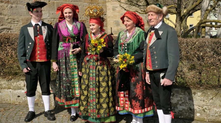Almanya Yöresel Kıyafetleri: Geleneksel Giyim Kültürünün Derinlikleri ...